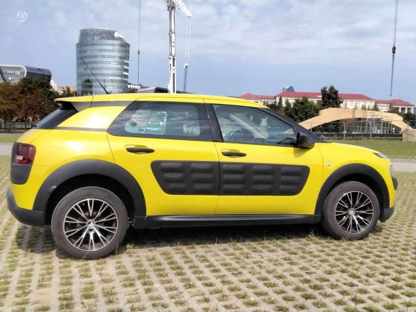 Dzeltens Citroen C4 Cactus 2014 Viļņa, ar dzinēja tilpumu 1.20 L un nobraukumu 109 tūkst. km par 3500 €, foto 1 vietnē AUTOMOTO.COM.LV