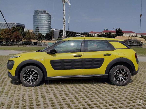 Dzeltens Citroen C4 Cactus 2014 Viļņa, ar dzinēja tilpumu 1.20 L un nobraukumu 109 tūkst. km par 3500 €, foto 4 vietnē AUTOMOTO.COM.LV