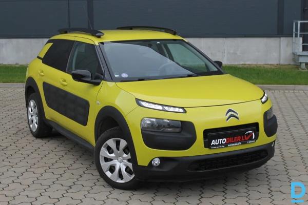 Yellow Citroen C4 Cactus 2015 in Riga, with an engine capacity of 1.20 L and mileage of 98 thousand km for 6990 €, photo 3 on AUTOMOTO.COM.LV