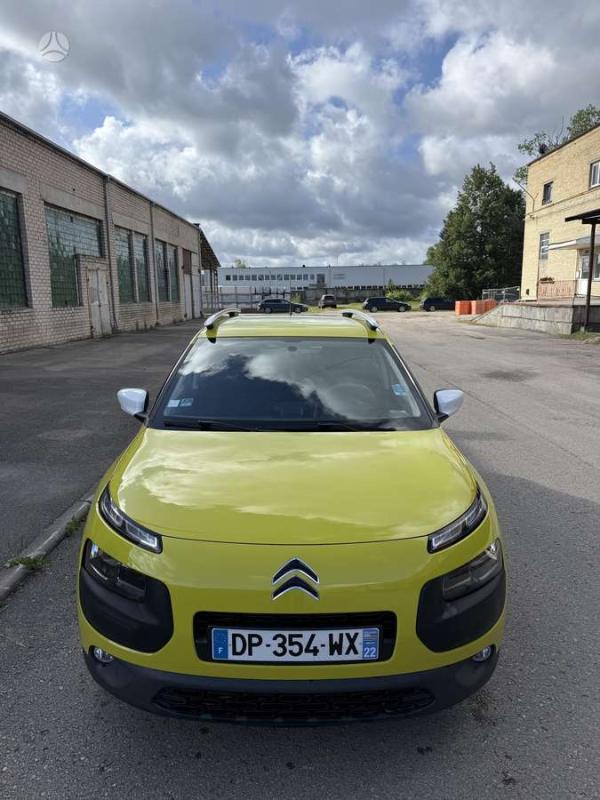 Yellow Citroen C4 Cactus 2015 in Alytus, with an engine capacity of 1.20 L and mileage of 120 thousand km for 4700 €, photo 3 on AUTOMOTO.COM.LV