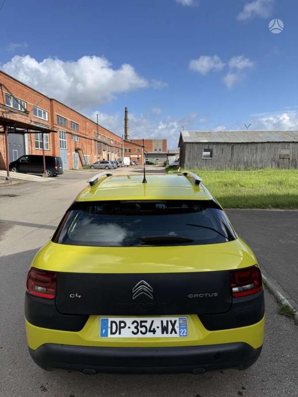 Yellow Citroen C4 Cactus 2015 in Alytus, with an engine capacity of 1.20 L and mileage of 120 thousand km for 4700 €, photo 8 on AUTOMOTO.COM.LV