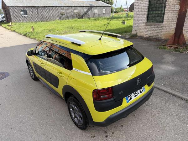 Dzeltens Citroen C4 Cactus 2015 Alīta, ar dzinēja tilpumu 1.20 L un nobraukumu 120 tūkst. km par 4700 €, foto 9 vietnē AUTOMOTO.COM.LV