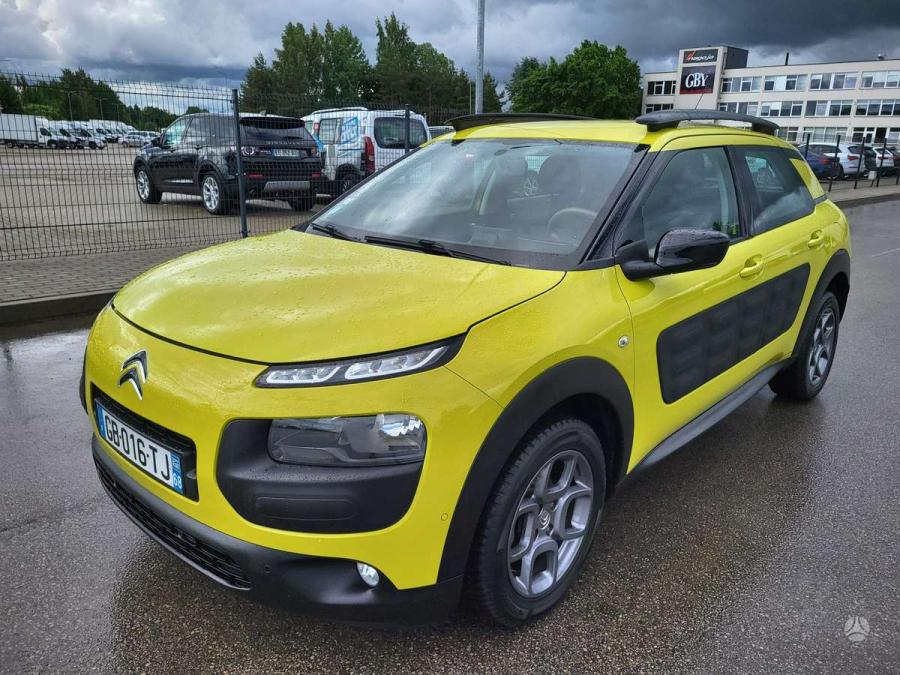 Yellow Citroen C4 Cactus 2015 in Taurage, with an engine capacity of 1.20 L and mileage of 118 thousand km for 4500 €, photo 3 on AUTOMOTO.COM.LV