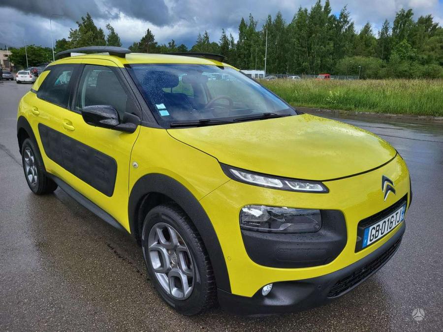 Yellow Citroen C4 Cactus 2015 in Taurage, with an engine capacity of 1.20 L and mileage of 118 thousand km for 4500 €, photo 9 on AUTOMOTO.COM.LV