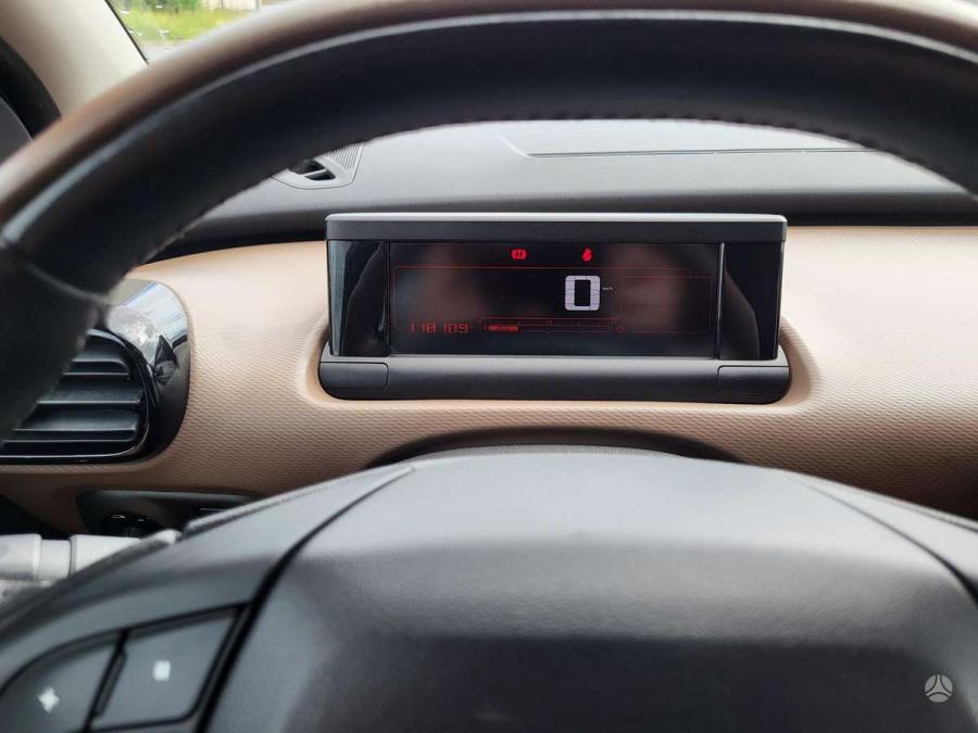 Yellow Citroen C4 Cactus 2015 in Taurage, with an engine capacity of 1.20 L and mileage of 118 thousand km for 4500 €, photo 16 on AUTOMOTO.COM.LV