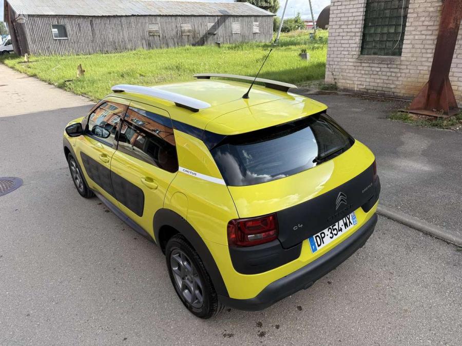 Yellow Citroen C4 Cactus 2015 in Alytus, with an engine capacity of 1.20 L and mileage of 120 thousand km for 4500 €, photo 10 on AUTOMOTO.COM.LV