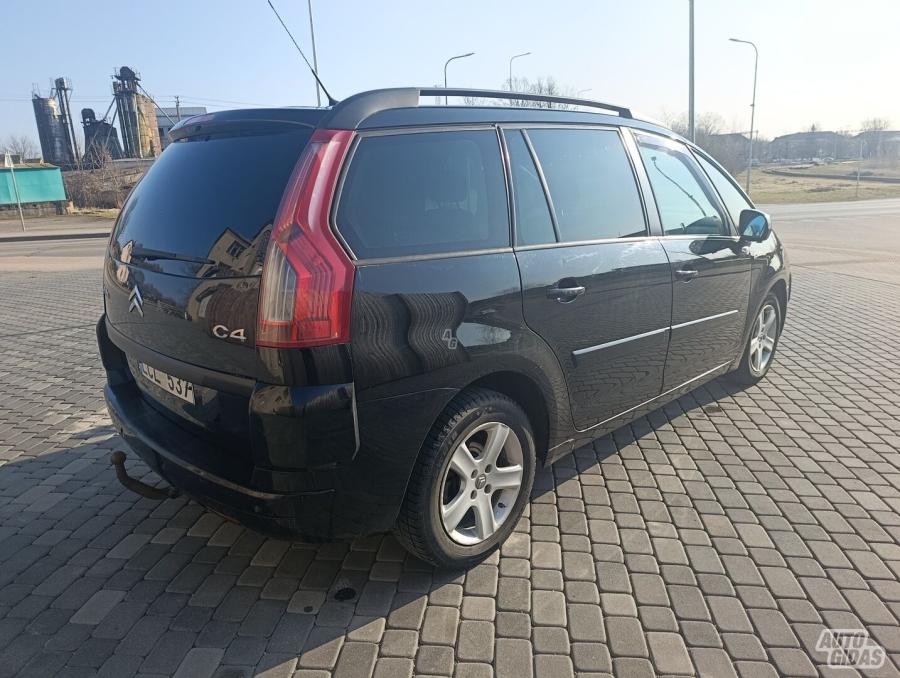 Black Citroen C4 Grand Picasso 2007 in Telschi, with an engine capacity of 1.60 L and mileage of 360 thousand km for 2300 €, photo 4 on AUTOMOTO.COM.LV