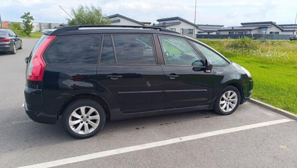 Black Citroen C4 Grand Picasso 2010 in Kaunas, with an engine capacity of 2.00 L and mileage of 275 thousand km for 1999 €, photo 4 on AUTOMOTO.COM.LV