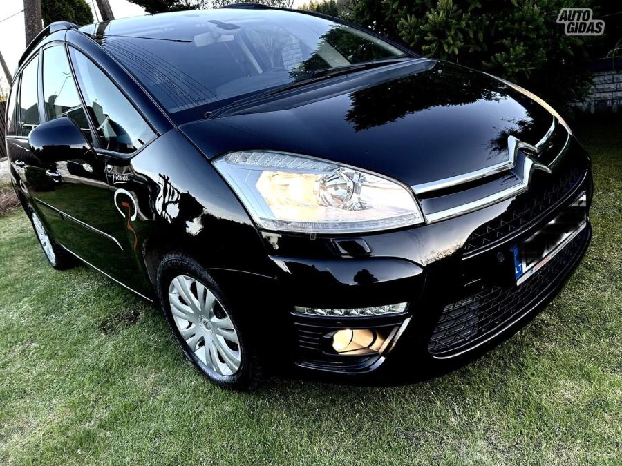 Black Citroen C4 Grand Picasso 2011 in Vilnius, with an engine capacity of 1.60 L and mileage of 310 thousand km for 1999 €, photo 1 on AUTOMOTO.COM.LV
