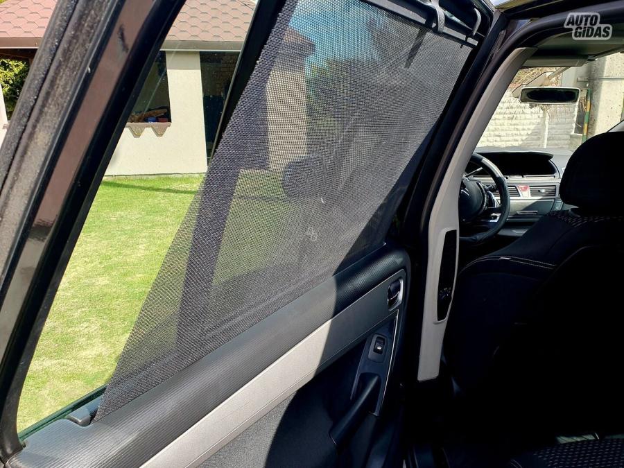 Black Citroen C4 Grand Picasso 2011 in Vilnius, with an engine capacity of 1.60 L and mileage of 310 thousand km for 1999 €, photo 16 on AUTOMOTO.COM.LV