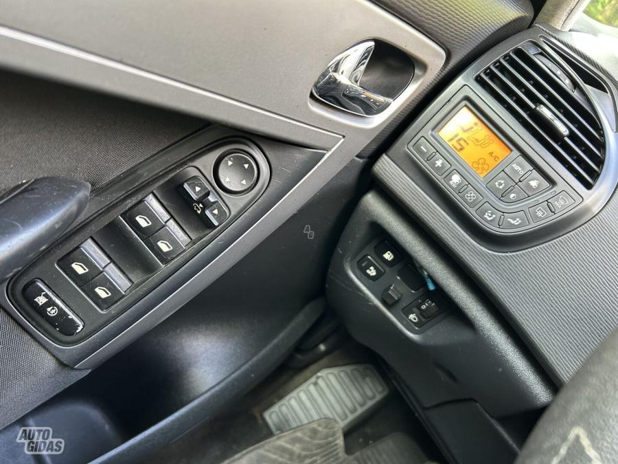 Black Citroen C4 Grand Picasso 2011 in Vilnius, with an engine capacity of 1.60 L and mileage of 310 thousand km for 1999 €, photo 22 on AUTOMOTO.COM.LV