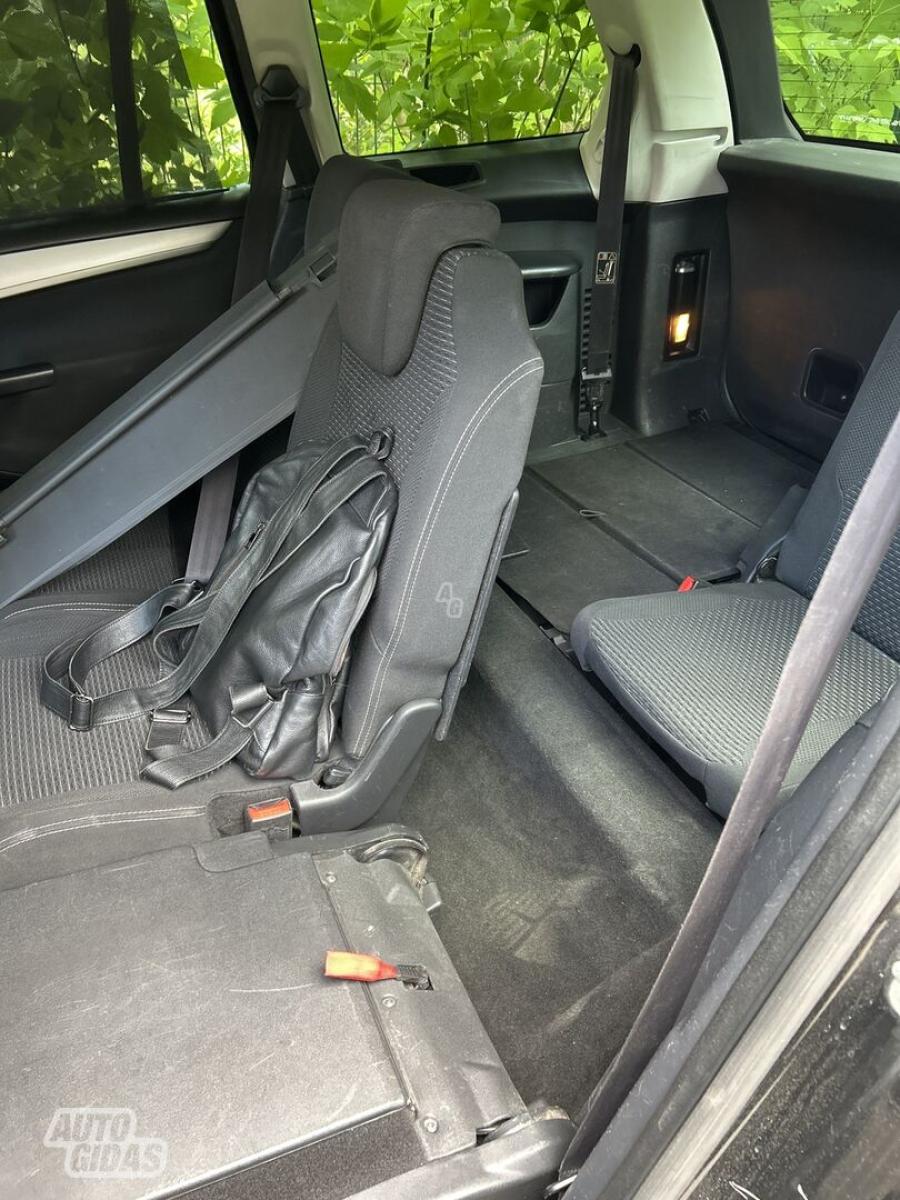 Black Citroen C4 Grand Picasso 2011 in Vilnius, with an engine capacity of 1.60 L and mileage of 310 thousand km for 1999 €, photo 27 on AUTOMOTO.COM.LV