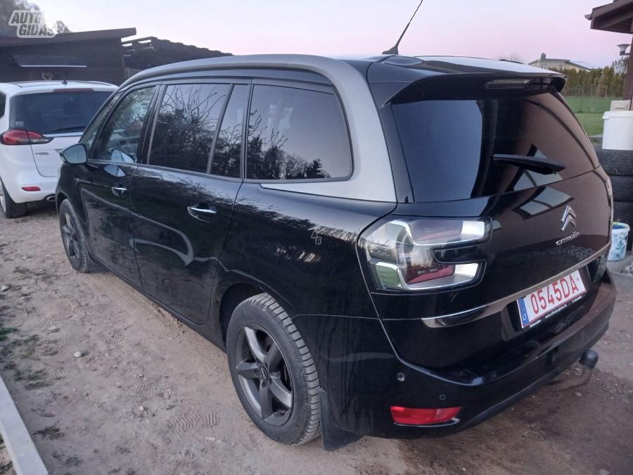 Melns Citroen C4 Grand Picasso 2015 Šakiai, ar dzinēja tilpumu 2.00 L un nobraukumu 378 tūkst. km par 4399 €, foto 6 vietnē AUTOMOTO.COM.LV