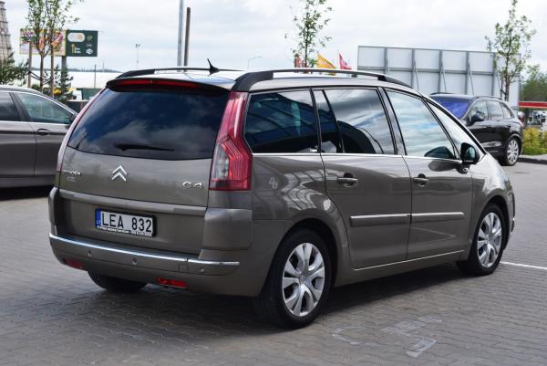 Brown Citroen C4 Grand Picasso 2007 in Vilnius, with an engine capacity of 2.00 L and mileage of 336 thousand km for 2900 €, photo 4 on AUTOMOTO.COM.LV