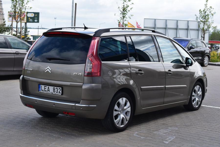 Brown Citroen C4 Grand Picasso 2007 in Vilnius, with an engine capacity of 2.00 L and mileage of 336 thousand km for 2900 €, photo 5 on AUTOMOTO.COM.LV