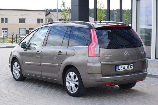 Brown Citroen C4 Grand Picasso 2007 in Vilnius, with an engine capacity of 2.00 L and mileage of 336 thousand km for 2900 €, photo 6 on AUTOMOTO.COM.LV
