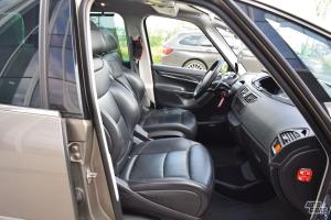 Brown Citroen C4 Grand Picasso 2007 in Vilnius, with an engine capacity of 2.00 L and mileage of 336 thousand km for 2900 €, photo 9 on AUTOMOTO.COM.LV