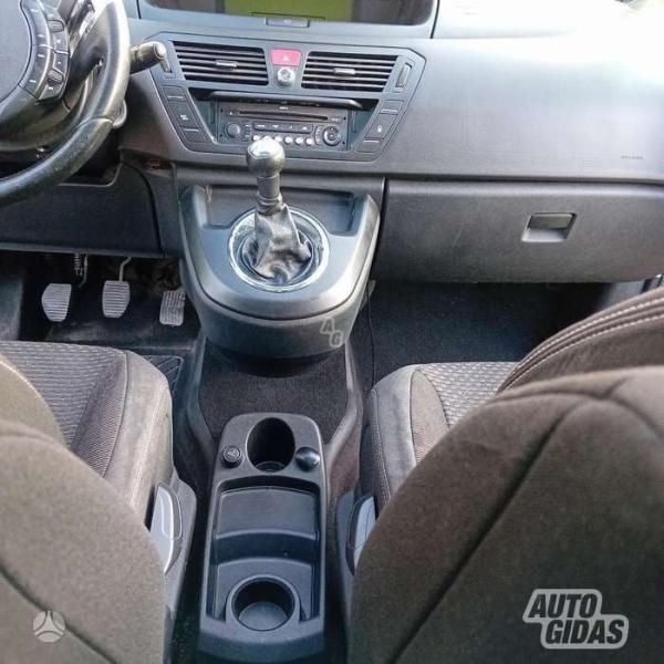 Ситроен C4 Grand Picasso 2008 в Шяуляй на AUTOMOTO.COM.LV Коричневый Ситроен C4 Grand Picasso 2008 в Шяуляй, объемом двигателя 1.60 л и пробегом 310 тыс. км за 1300 €, фото 6 на AUTOMOTO.COM.LV