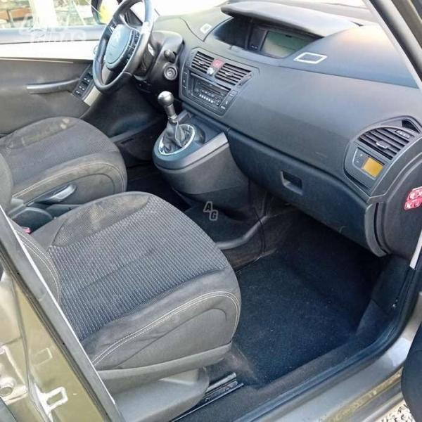 Ситроен C4 Grand Picasso 2008 в Шяуляй на AUTOMOTO.COM.LV Коричневый Ситроен C4 Grand Picasso 2008 в Шяуляй, объемом двигателя 1.60 л и пробегом 310 тыс. км за 1300 €, фото 9 на AUTOMOTO.COM.LV