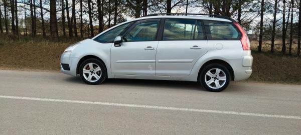 Grey Citroen C4 Grand Picasso 2007 in Taurage, with an engine capacity of 1.60 L and mileage of 239 thousand km for 2400 €, photo 9 on AUTOMOTO.COM.LV