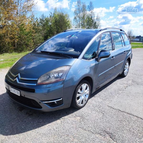 Grey Citroen C4 Grand Picasso 2007 in Siauliai, with an engine capacity of 2.00 L and mileage of 232 thousand km for 3400 €, photo 2 on AUTOMOTO.COM.LV