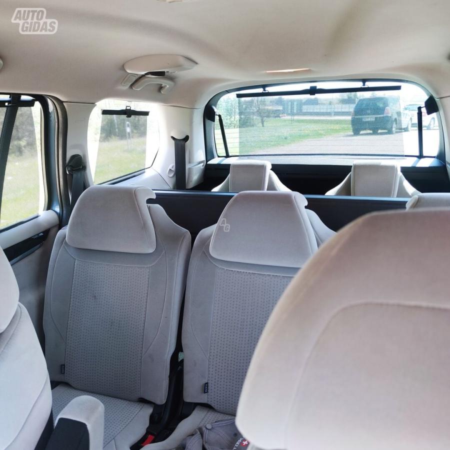 Grey Citroen C4 Grand Picasso 2007 in Siauliai, with an engine capacity of 2.00 L and mileage of 232 thousand km for 3400 €, photo 10 on AUTOMOTO.COM.LV