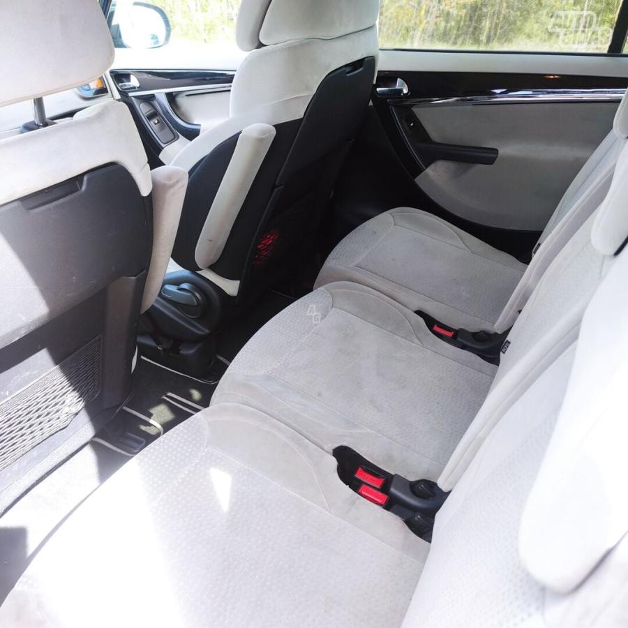Grey Citroen C4 Grand Picasso 2007 in Siauliai, with an engine capacity of 2.00 L and mileage of 232 thousand km for 3400 €, photo 13 on AUTOMOTO.COM.LV
