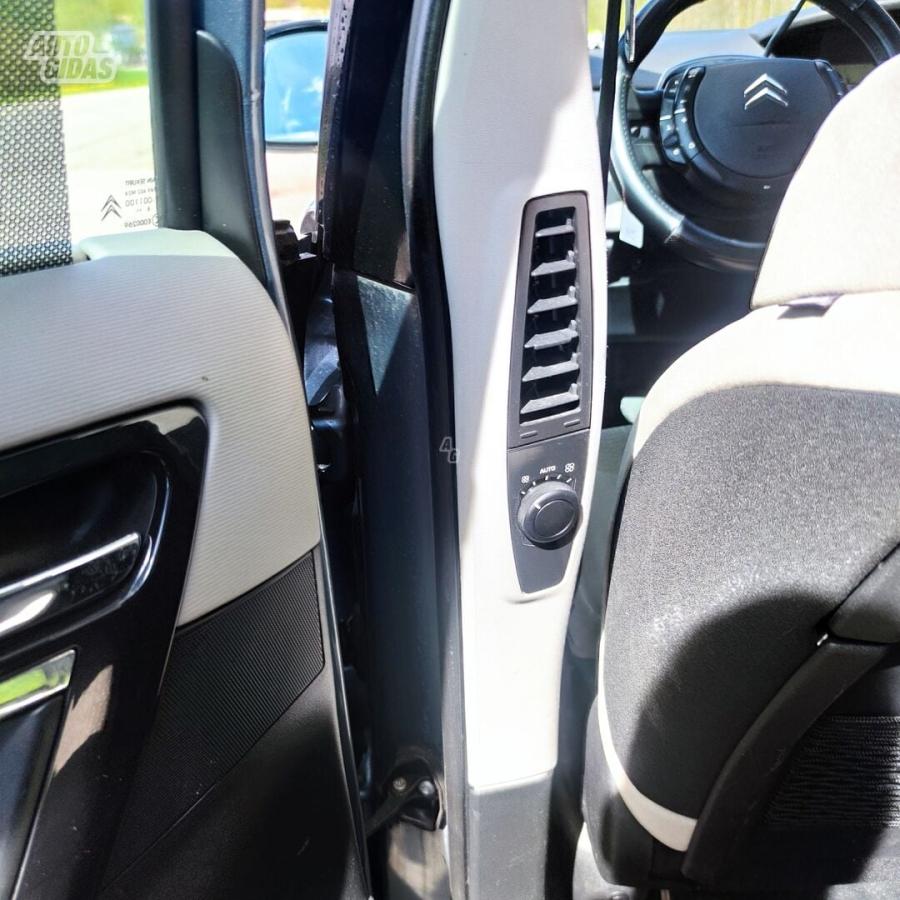 Grey Citroen C4 Grand Picasso 2007 in Siauliai, with an engine capacity of 2.00 L and mileage of 232 thousand km for 3400 €, photo 15 on AUTOMOTO.COM.LV