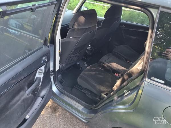 Grey Citroen C4 Grand Picasso 2007 in Kaunas, with an engine capacity of 2.00 L and mileage of 401 thousand km for 1750 €, photo 5 on AUTOMOTO.COM.LV