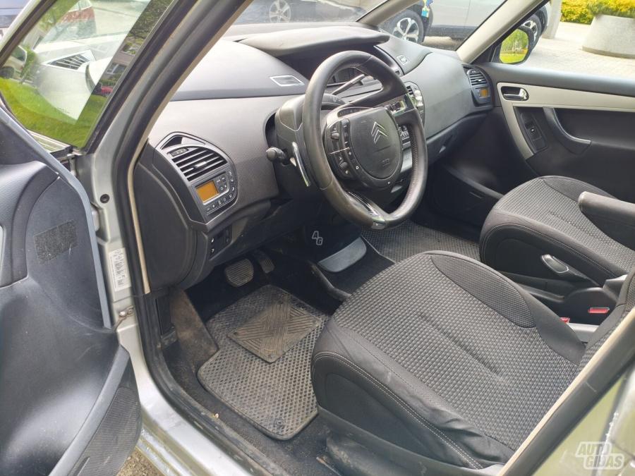 Grey Citroen C4 Grand Picasso 2010 in Klaipeda, with an engine capacity of 2.00 L and mileage of 262 thousand km for 2000 €, photo 5 on AUTOMOTO.COM.LV