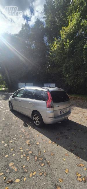 Pelēks Citroen C4 Grand Picasso 2010 Mažeikiai, ar dzinēja tilpumu 2.00 L un nobraukumu 308 tūkst. km par 2200 €, foto  vietnē AUTOMOTO.COM.LV