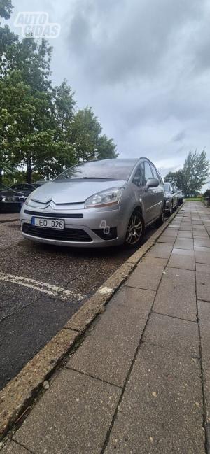 Pelēks Citroen C4 Grand Picasso 2010 Mažeikiai, ar dzinēja tilpumu 2.00 L un nobraukumu 308 tūkst. km par 2200 €, foto 4 vietnē AUTOMOTO.COM.LV