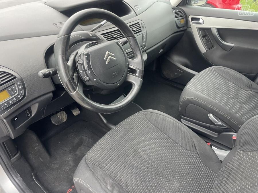Pelēks Citroen C4 Grand Picasso 2011 Kauņa, ar dzinēja tilpumu 1.60 L un nobraukumu 301 tūkst. km par 2400 €, foto 18 vietnē AUTOMOTO.COM.LV