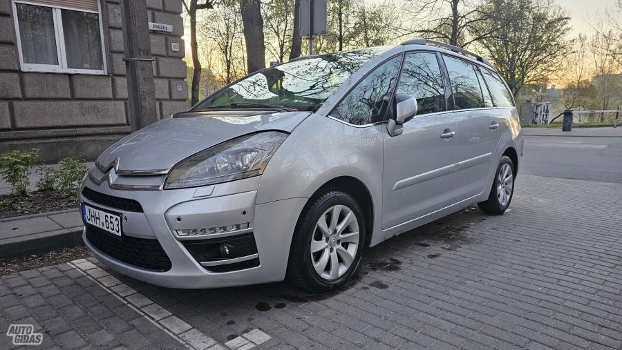 Grey Citroen C4 Grand Picasso 2012 in Vilnius, with an engine capacity of 2.00 L and mileage of 375 thousand km for 3499 €, photo 1 on AUTOMOTO.COM.LV