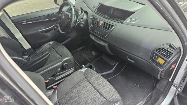 Grey Citroen C4 Grand Picasso 2012 in Vilnius, with an engine capacity of 2.00 L and mileage of 375 thousand km for 3499 €, photo 6 on AUTOMOTO.COM.LV