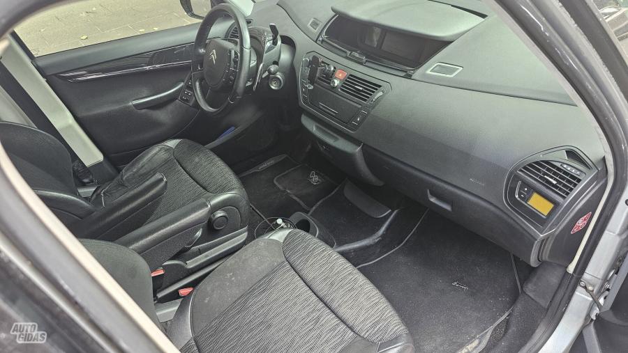 Grey Citroen C4 Grand Picasso 2012 in Vilnius, with an engine capacity of 2.00 L and mileage of 375 thousand km for 3499 €, photo 7 on AUTOMOTO.COM.LV