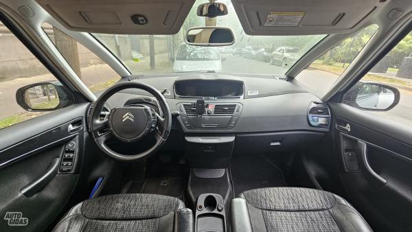 Grey Citroen C4 Grand Picasso 2012 in Vilnius, with an engine capacity of 2.00 L and mileage of 375 thousand km for 3499 €, photo 3 on AUTOMOTO.COM.LV