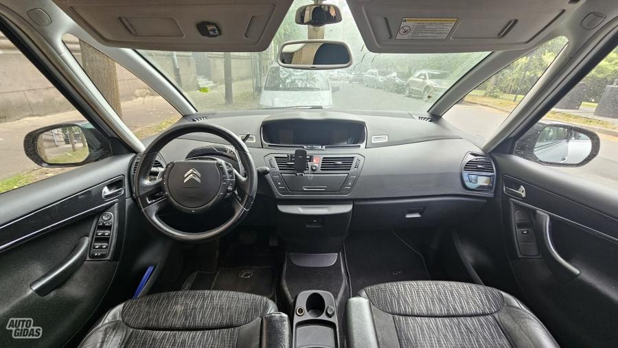 Grey Citroen C4 Grand Picasso 2012 in Vilnius, with an engine capacity of 2.00 L and mileage of 375 thousand km for 3499 €, photo 4 on AUTOMOTO.COM.LV