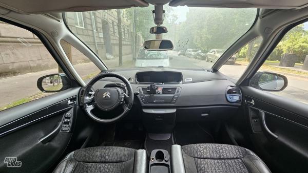 Grey Citroen C4 Grand Picasso 2012 in Vilnius, with an engine capacity of 2.00 L and mileage of 375 thousand km for 3499 €, photo 4 on AUTOMOTO.COM.LV