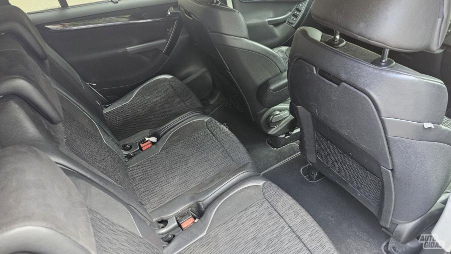 Grey Citroen C4 Grand Picasso 2012 in Vilnius, with an engine capacity of 2.00 L and mileage of 375 thousand km for 3499 €, photo 8 on AUTOMOTO.COM.LV