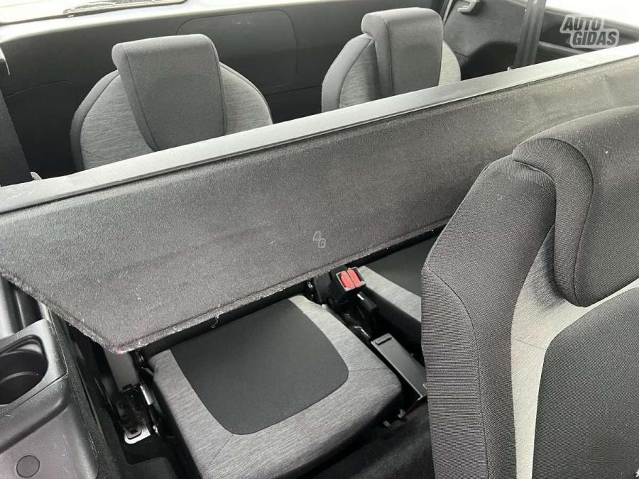 Grey Citroen C4 Grand Picasso 2017 in Kedainiai, with an engine capacity of 1.60 L and mileage of 238 thousand km for 5999 €, photo 16 on AUTOMOTO.COM.LV