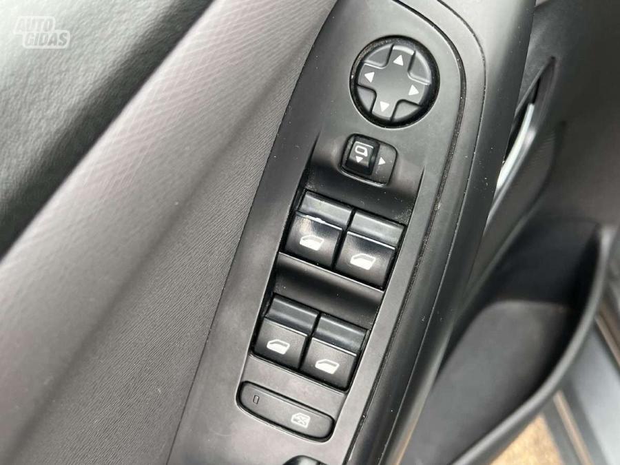 Grey Citroen C4 Grand Picasso 2017 in Kedainiai, with an engine capacity of 1.60 L and mileage of 238 thousand km for 5999 €, photo 19 on AUTOMOTO.COM.LV