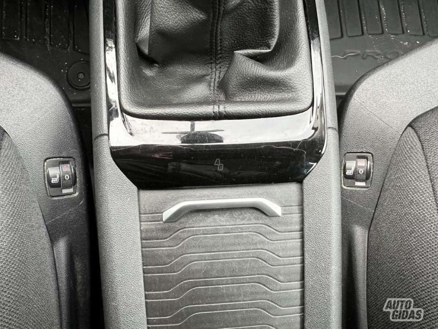 Grey Citroen C4 Grand Picasso 2017 in Kedainiai, with an engine capacity of 1.60 L and mileage of 238 thousand km for 5999 €, photo 32 on AUTOMOTO.COM.LV