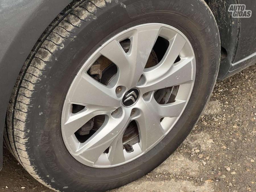 Grey Citroen C4 Grand Picasso 2017 in Kedainiai, with an engine capacity of 1.60 L and mileage of 238 thousand km for 5999 €, photo 34 on AUTOMOTO.COM.LV