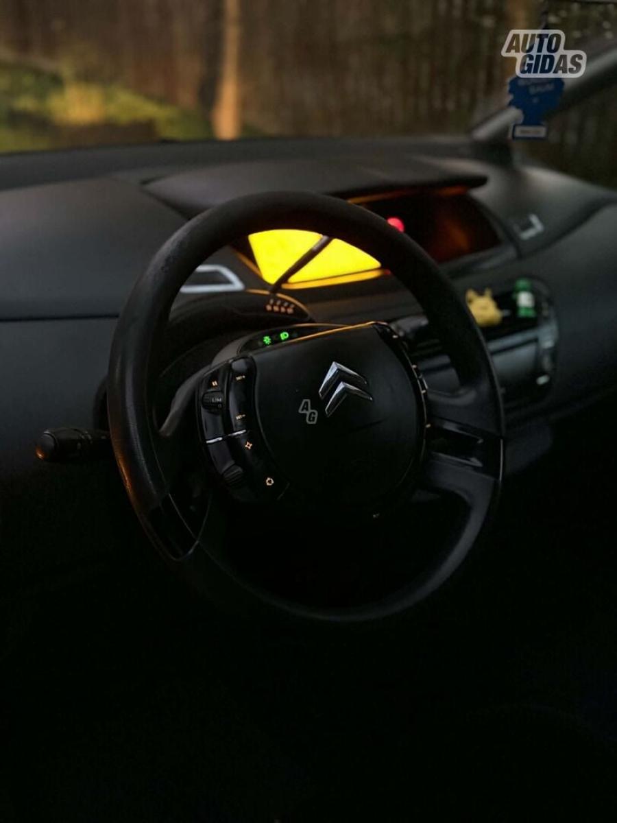 Citroen C4 Grand Picasso 2007 Viļņa, ar dzinēja tilpumu 2.00 L un nobraukumu 286 tūkst. km par 1650 €, foto 15 vietnē AUTOMOTO.COM.LV