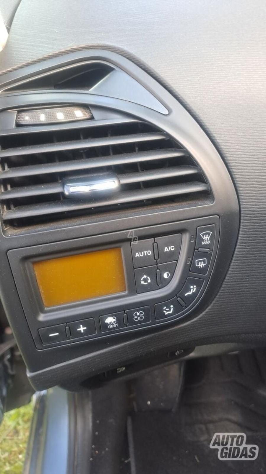 Citroen C4 Grand Picasso 2011 in Vilnius, with an engine capacity of 1.60 L and mileage of 253 thousand km for 2750 €, photo 12 on AUTOMOTO.COM.LV