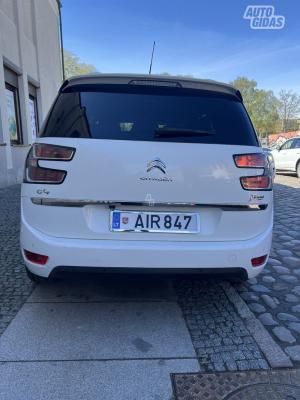 White Citroen C4 Grand Picasso 2015 in Klaipeda, with an engine capacity of 1.60 L and mileage of 325 thousand km for 4900 €, photo 3 on AUTOMOTO.COM.LV