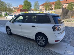 White Citroen C4 Grand Picasso 2015 in Klaipeda, with an engine capacity of 1.60 L and mileage of 325 thousand km for 4900 €, photo 4 on AUTOMOTO.COM.LV