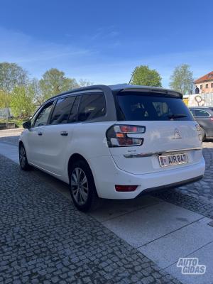 White Citroen C4 Grand Picasso 2015 in Klaipeda, with an engine capacity of 1.60 L and mileage of 325 thousand km for 4900 €, photo 5 on AUTOMOTO.COM.LV