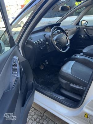 White Citroen C4 Grand Picasso 2015 in Klaipeda, with an engine capacity of 1.60 L and mileage of 325 thousand km for 4900 €, photo 6 on AUTOMOTO.COM.LV